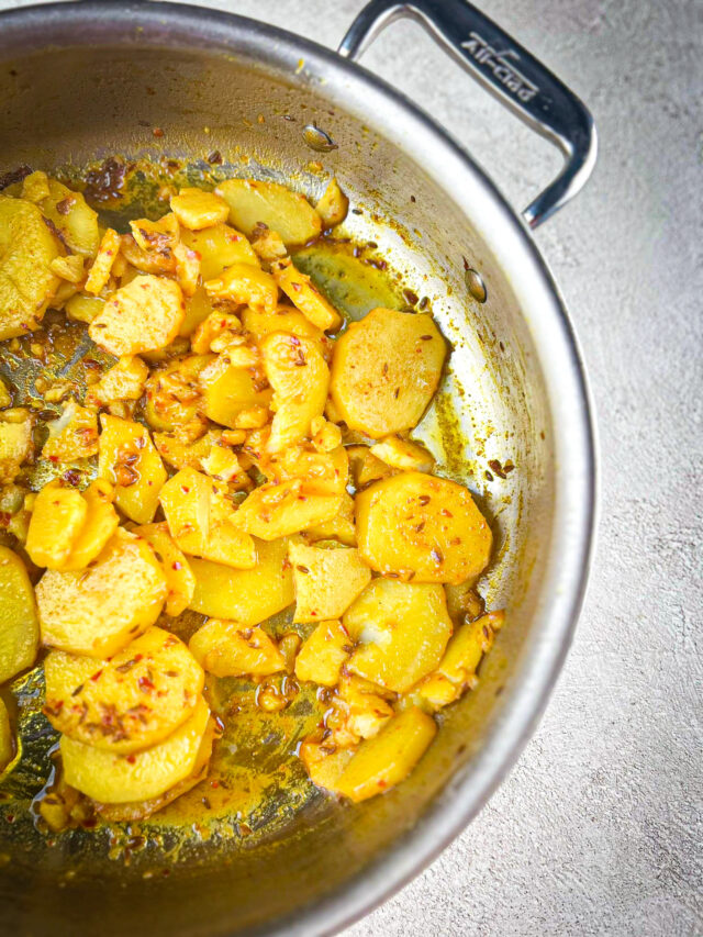 20-Minute Pakistani/Indian Aloo Sabzi - Two Cloves In A Pot